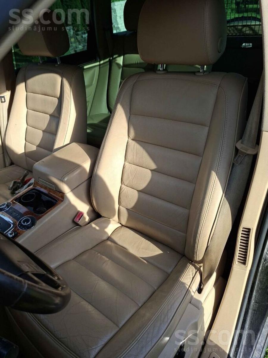 Black Volkswagen Touareg 2006 in Bauska, with an engine capacity of 3.00 L and mileage of 329 thousand km for 2800 €, photo 7 on AUTOMOTO.COM.LV