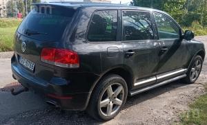 Melns Volkswagen Touareg 2006 Rīga, ar dzinēja tilpumu 3.00 L un nobraukumu 0 tūkst. km par 2300 €, foto 4 vietnē AUTOMOTO.COM.LV