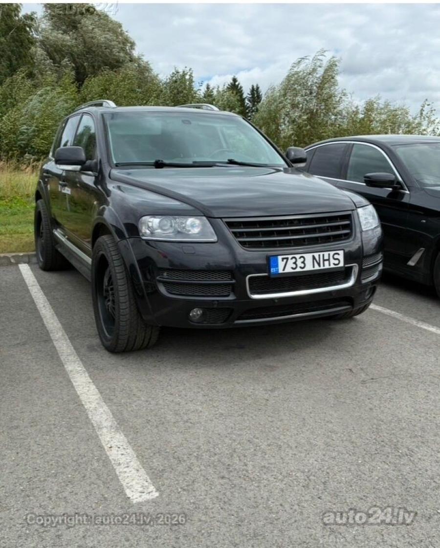 Black Volkswagen Touareg 2006 in Tallinn, with an engine capacity of 6.00 L and mileage of 263 thousand km for 5900 €, photo 3 on AUTOMOTO.COM.LV