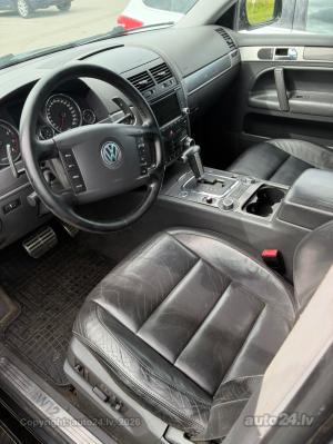 Black Volkswagen Touareg 2006 in Tallinn, with an engine capacity of 6.00 L and mileage of 263 thousand km for 5900 €, photo 6 on AUTOMOTO.COM.LV