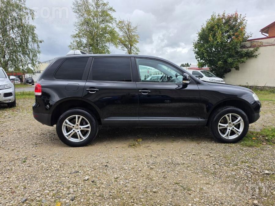 Black Volkswagen Touareg 2006 in Rezekne, with an engine capacity of 3.00 L and mileage of 0 thousand km for 3950 €, photo 3 on AUTOMOTO.COM.LV