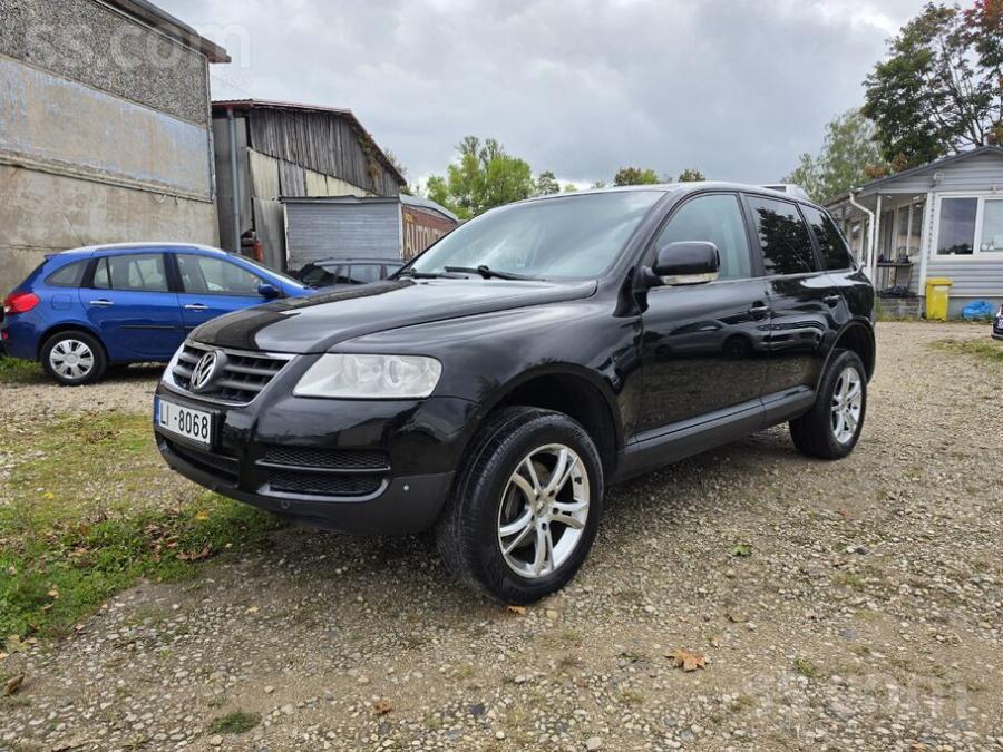 Black Volkswagen Touareg 2006 in Rezekne, with an engine capacity of 3.00 L and mileage of 0 thousand km for 3950 €, photo 4 on AUTOMOTO.COM.LV
