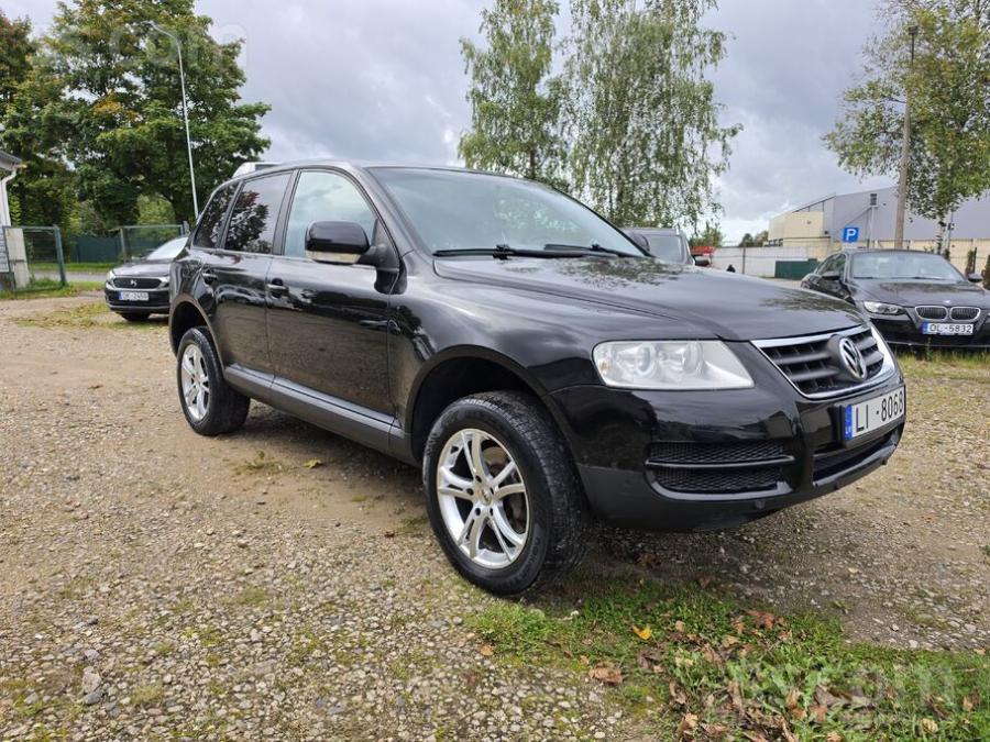 Black Volkswagen Touareg 2006 in Rezekne, with an engine capacity of 3.00 L and mileage of 0 thousand km for 3950 €, photo 5 on AUTOMOTO.COM.LV