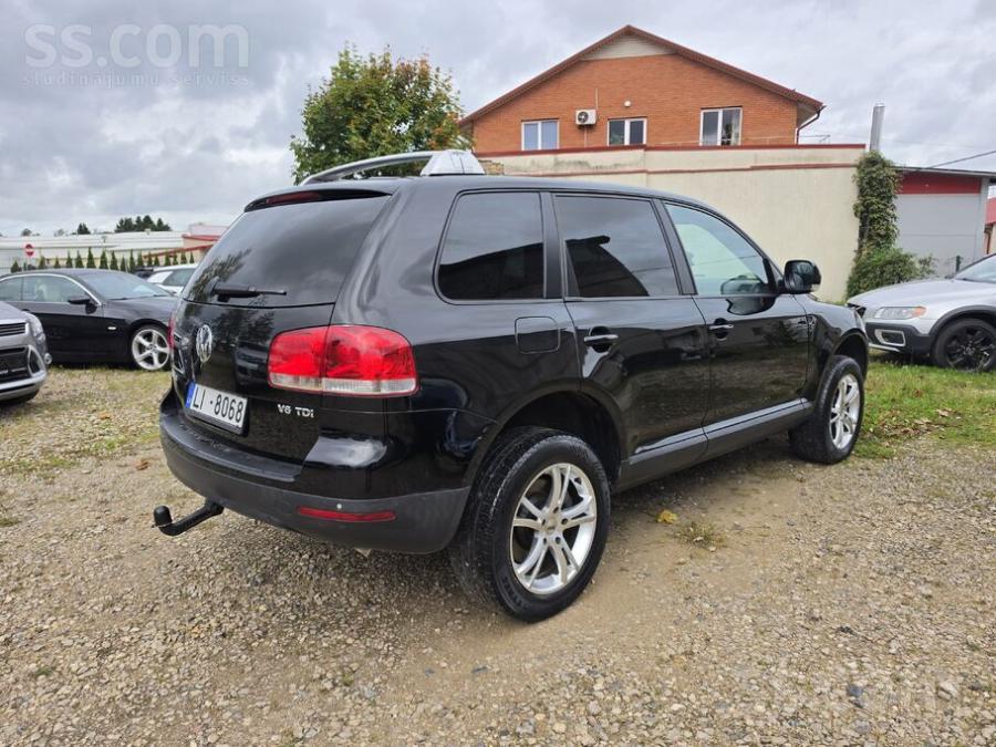 Black Volkswagen Touareg 2006 in Rezekne, with an engine capacity of 3.00 L and mileage of 0 thousand km for 3950 €, photo 6 on AUTOMOTO.COM.LV