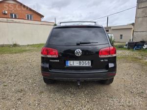 Black Volkswagen Touareg 2006 in Rezekne, with an engine capacity of 3.00 L and mileage of 0 thousand km for 3950 €, photo 9 on AUTOMOTO.COM.LV