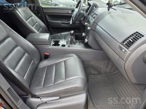 Black Volkswagen Touareg 2006 in Rezekne, with an engine capacity of 3.00 L and mileage of 0 thousand km for 3950 €, photo 10 on AUTOMOTO.COM.LV