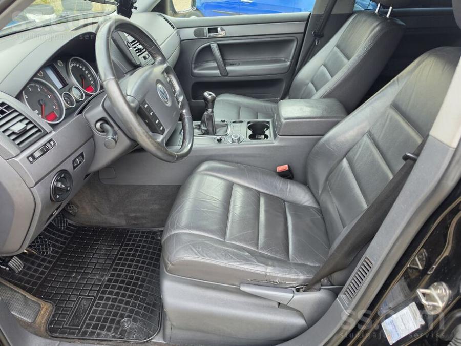 Black Volkswagen Touareg 2006 in Rezekne, with an engine capacity of 3.00 L and mileage of 0 thousand km for 3950 €, photo 11 on AUTOMOTO.COM.LV