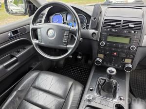 Black Volkswagen Touareg 2006 in Rezekne, with an engine capacity of 3.00 L and mileage of 0 thousand km for 3950 €, photo 12 on AUTOMOTO.COM.LV