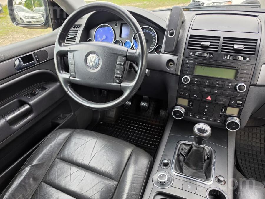 Black Volkswagen Touareg 2006 in Rezekne, with an engine capacity of 3.00 L and mileage of 0 thousand km for 3950 €, photo 12 on AUTOMOTO.COM.LV
