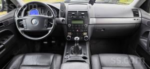 Black Volkswagen Touareg 2006 in Rezekne, with an engine capacity of 3.00 L and mileage of 0 thousand km for 3950 €, photo 13 on AUTOMOTO.COM.LV