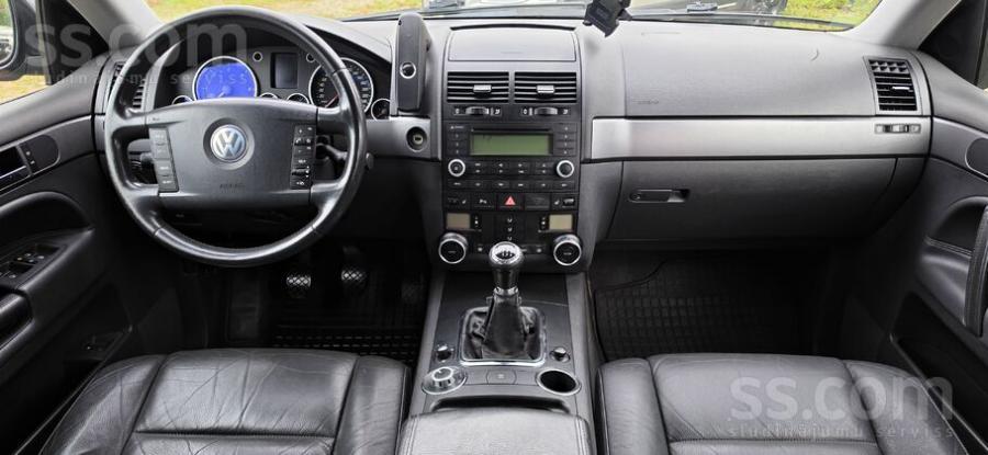 Black Volkswagen Touareg 2006 in Rezekne, with an engine capacity of 3.00 L and mileage of 0 thousand km for 3950 €, photo 13 on AUTOMOTO.COM.LV