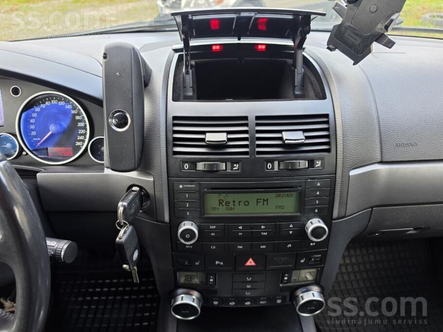 Black Volkswagen Touareg 2006 in Rezekne, with an engine capacity of 3.00 L and mileage of 0 thousand km for 3950 €, photo 15 on AUTOMOTO.COM.LV