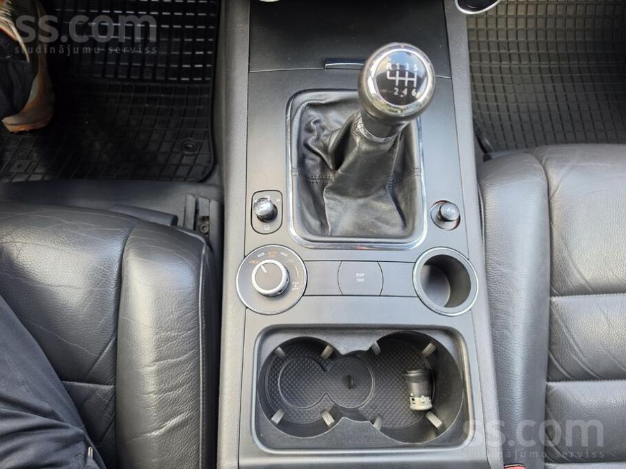 Black Volkswagen Touareg 2006 in Rezekne, with an engine capacity of 3.00 L and mileage of 0 thousand km for 3950 €, photo 17 on AUTOMOTO.COM.LV