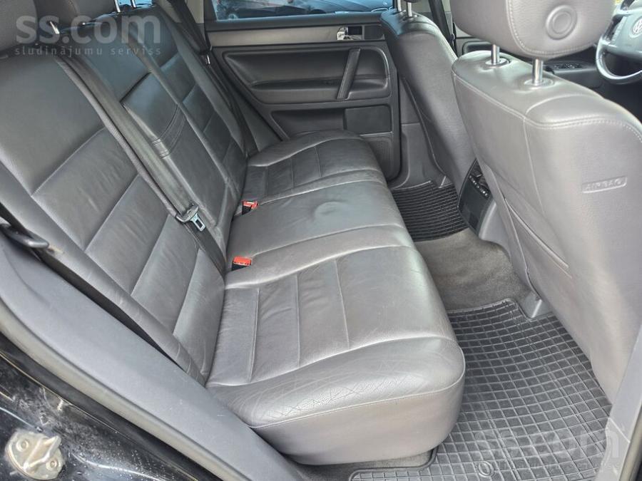 Black Volkswagen Touareg 2006 in Rezekne, with an engine capacity of 3.00 L and mileage of 0 thousand km for 3950 €, photo 22 on AUTOMOTO.COM.LV