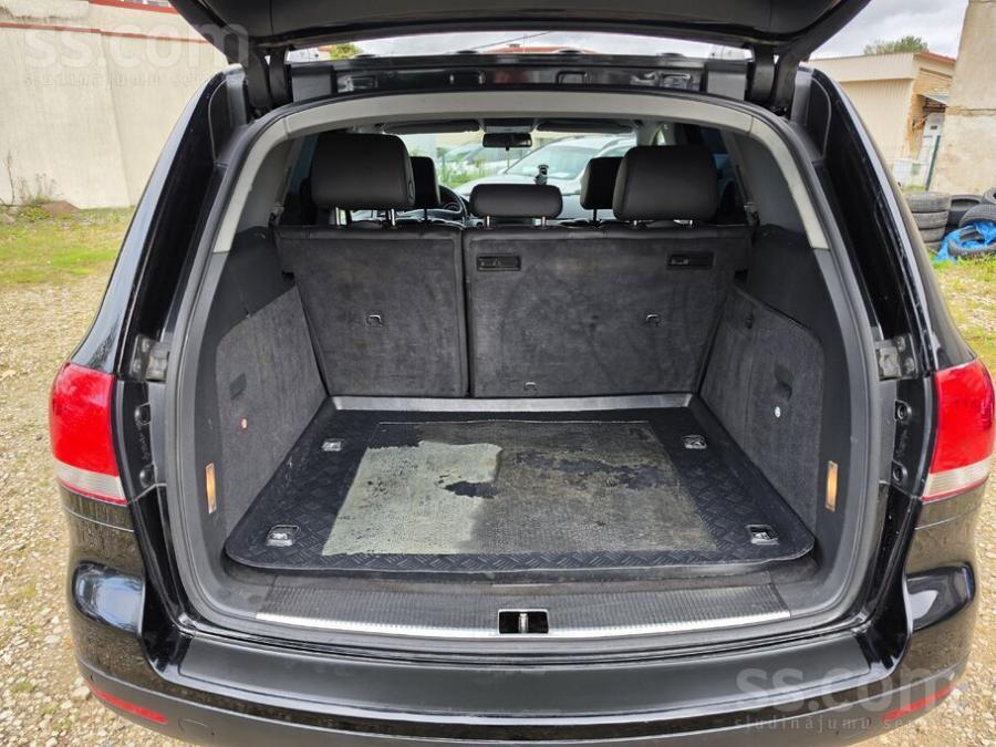 Black Volkswagen Touareg 2006 in Rezekne, with an engine capacity of 3.00 L and mileage of 0 thousand km for 3950 €, photo 24 on AUTOMOTO.COM.LV