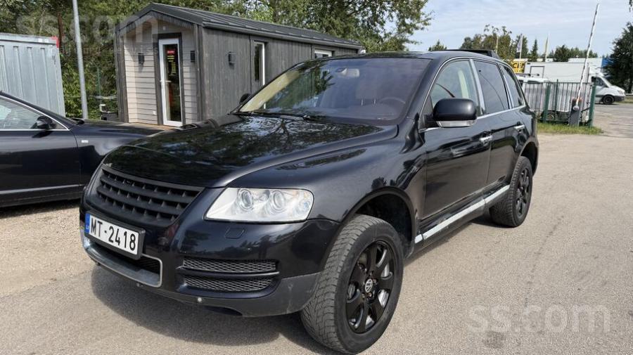 Black Volkswagen Touareg 2006 in Riga, with an engine capacity of 3.00 L and mileage of 322 thousand km for 2000 €, photo 1 on AUTOMOTO.COM.LV