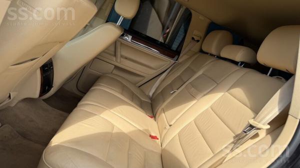 Melns Volkswagen Touareg 2006 Rīga, ar dzinēja tilpumu 3.00 L un nobraukumu 322 tūkst. km par 2000 €, foto 8 vietnē AUTOMOTO.COM.LV