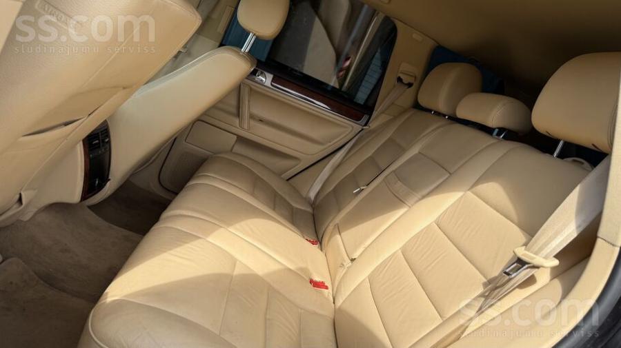 Black Volkswagen Touareg 2006 in Riga, with an engine capacity of 3.00 L and mileage of 322 thousand km for 2000 €, photo 8 on AUTOMOTO.COM.LV