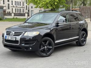 Melns Volkswagen Touareg 2007 Rīga, ar dzinēja tilpumu 3.00 L un nobraukumu 339 tūkst. km par 5650 €, foto 1 vietnē AUTOMOTO.COM.LV
