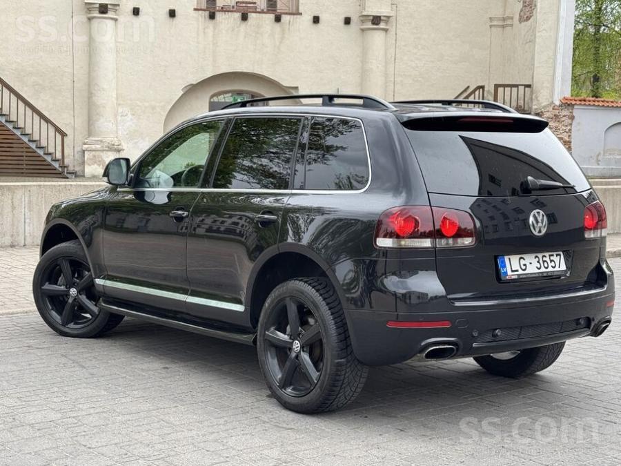 Melns Volkswagen Touareg 2007 Rīga, ar dzinēja tilpumu 3.00 L un nobraukumu 339 tūkst. km par 5650 €, foto 5 vietnē AUTOMOTO.COM.LV