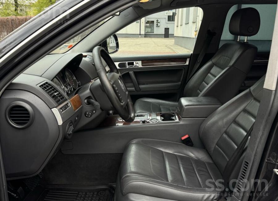 Melns Volkswagen Touareg 2007 Rīga, ar dzinēja tilpumu 3.00 L un nobraukumu 339 tūkst. km par 5650 €, foto 8 vietnē AUTOMOTO.COM.LV