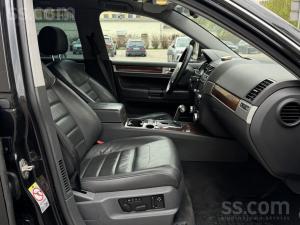 Melns Volkswagen Touareg 2007 Rīga, ar dzinēja tilpumu 3.00 L un nobraukumu 339 tūkst. km par 5650 €, foto 11 vietnē AUTOMOTO.COM.LV
