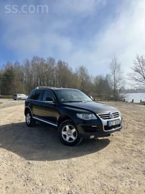 Black Volkswagen Touareg 2007 in Riga, with an engine capacity of 3.00 L and mileage of 329 thousand km for 4300 €, photo 1 on AUTOMOTO.COM.LV