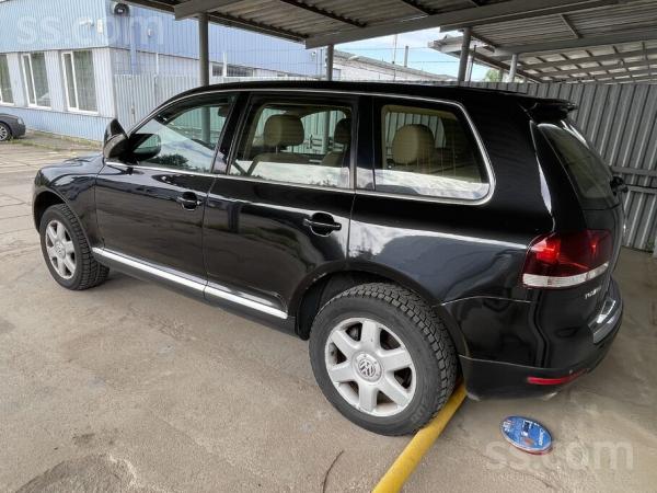 Black Volkswagen Touareg 2007 in Daugavpils, with an engine capacity of 3.00 L and mileage of 285 thousand km for 3500 €, photo 6 on AUTOMOTO.COM.LV