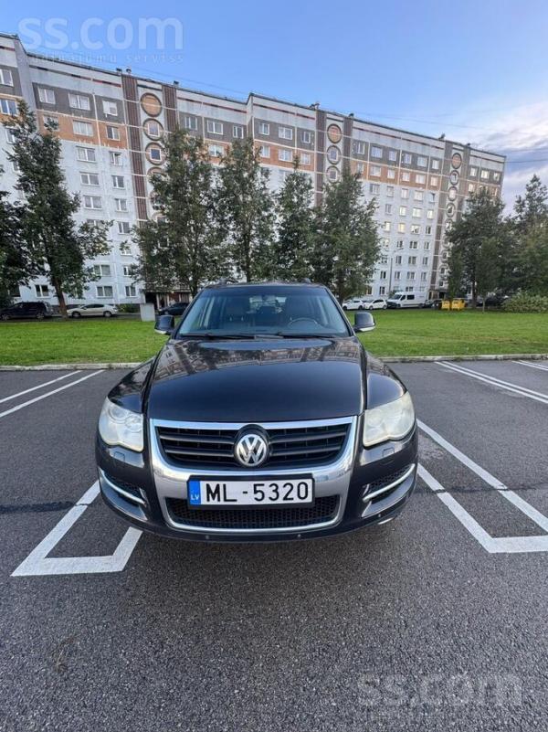 Black Volkswagen Touareg 2007 in Riga, with an engine capacity of 3.00 L and mileage of 402 thousand km for 3200 €, photo 5 on AUTOMOTO.COM.LV