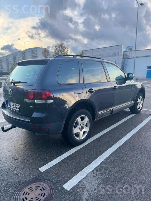 Black Volkswagen Touareg 2007 in Riga, with an engine capacity of 3.00 L and mileage of 402 thousand km for 3200 €, photo 7 on AUTOMOTO.COM.LV
