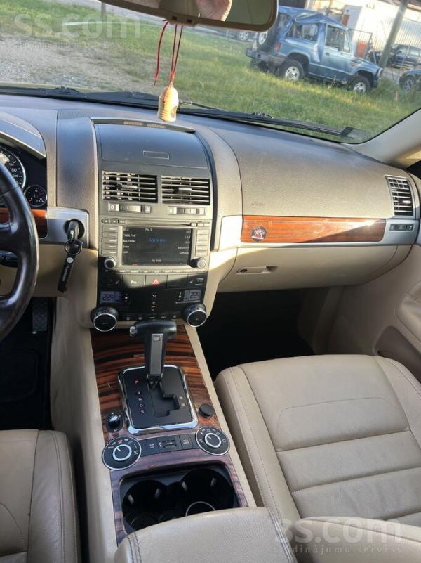 Black Volkswagen Touareg 2007 in Riga, with an engine capacity of 3.00 L and mileage of 417 thousand km for 6000 €, photo 11 on AUTOMOTO.COM.LV