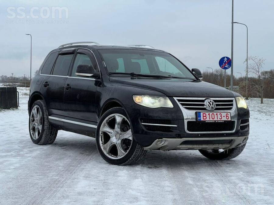 Black Volkswagen Touareg 2007 in Rezekne, with an engine capacity of 5.00 L and mileage of 0 thousand km for 4390 €, photo 1 on AUTOMOTO.COM.LV