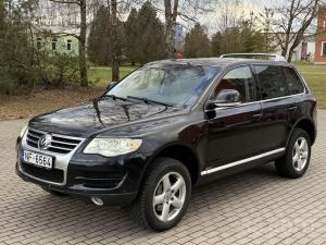 Black Volkswagen Touareg 2007 in Riga, with an engine capacity of 3.00 L and mileage of 392 thousand km for 3950 €, photo  on AUTOMOTO.COM.LV