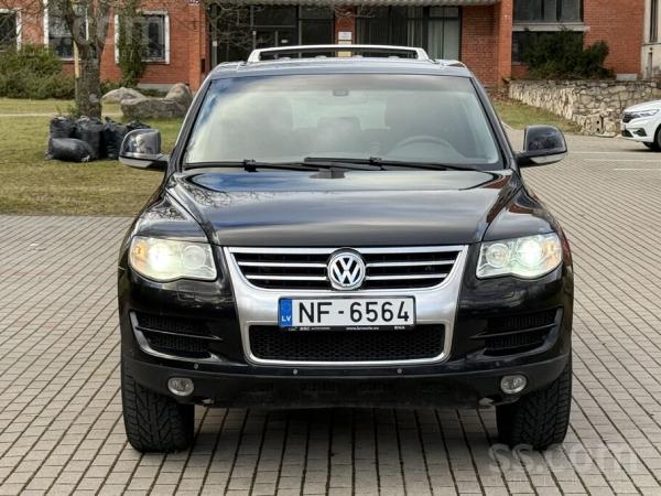 Black Volkswagen Touareg 2007 in Riga, with an engine capacity of 3.00 L and mileage of 392 thousand km for 3950 €, photo 7 on AUTOMOTO.COM.LV