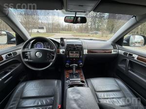 Melns Volkswagen Touareg 2007 Rīga, ar dzinēja tilpumu 3.00 L un nobraukumu 392 tūkst. km par 3950 €, foto 11 vietnē AUTOMOTO.COM.LV