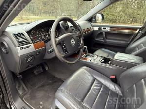 Melns Volkswagen Touareg 2007 Rīga, ar dzinēja tilpumu 3.00 L un nobraukumu 392 tūkst. km par 3950 €, foto 12 vietnē AUTOMOTO.COM.LV