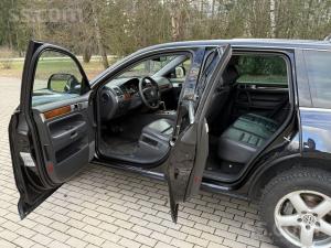 Melns Volkswagen Touareg 2007 Rīga, ar dzinēja tilpumu 3.00 L un nobraukumu 392 tūkst. km par 3950 €, foto 15 vietnē AUTOMOTO.COM.LV