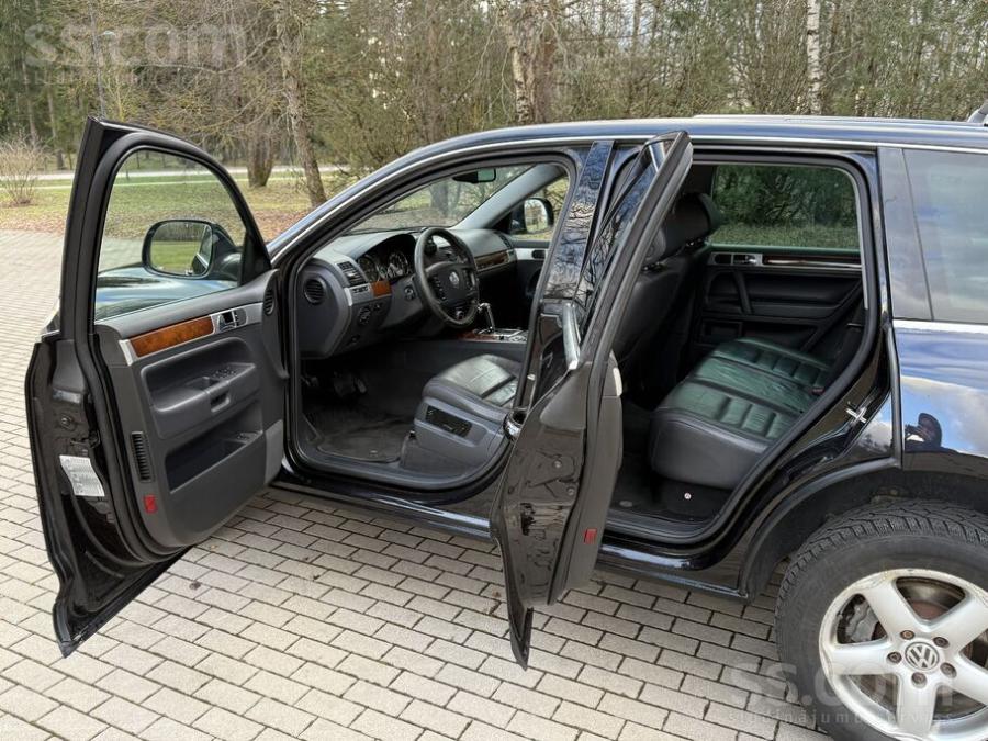 Melns Volkswagen Touareg 2007 Rīga, ar dzinēja tilpumu 3.00 L un nobraukumu 392 tūkst. km par 3950 €, foto 15 vietnē AUTOMOTO.COM.LV