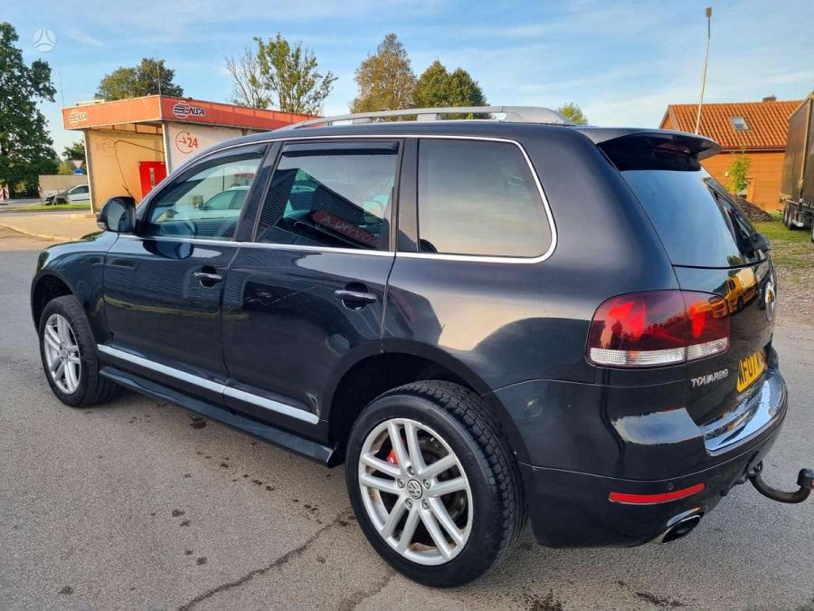 Melns Volkswagen Touareg 2007 Tauragė, ar dzinēja tilpumu 2.97 L un nobraukumu 213 tūkst. km par 2750 €, foto 3 vietnē AUTOMOTO.COM.LV