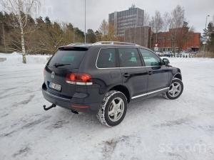 Black Volkswagen Touareg 2007 in Riga, with an engine capacity of 3.00 L and mileage of 261 thousand km for 6200 €, photo 3 on AUTOMOTO.COM.LV