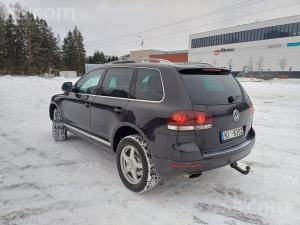 Black Volkswagen Touareg 2007 in Riga, with an engine capacity of 3.00 L and mileage of 261 thousand km for 6200 €, photo 4 on AUTOMOTO.COM.LV