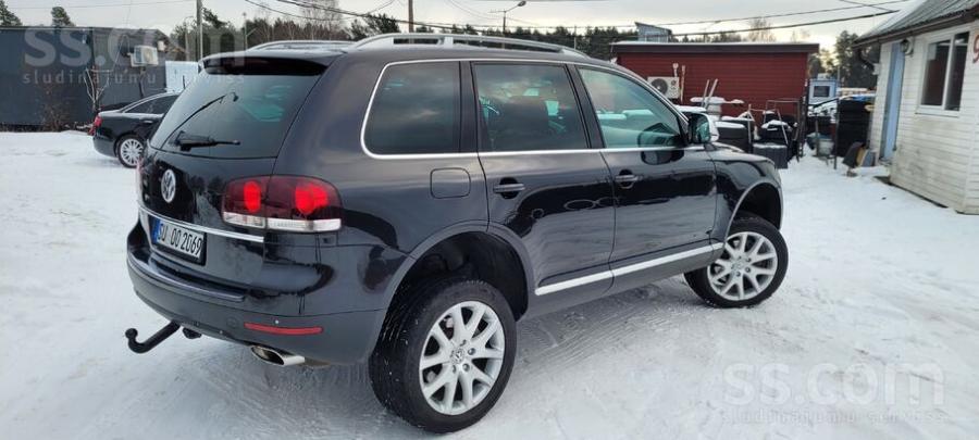 Black Volkswagen Touareg 2007 in Riga, with an engine capacity of 3.00 L and mileage of 0 thousand km for 6900 €, photo 4 on AUTOMOTO.COM.LV