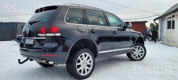 Black Volkswagen Touareg 2007 in Riga, with an engine capacity of 3.00 L and mileage of 0 thousand km for 6900 €, photo 5 on AUTOMOTO.COM.LV
