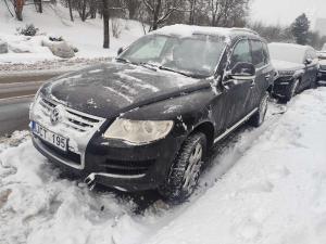 Melns Volkswagen Touareg 2007 Viļņa, ar dzinēja tilpumu 2.97 L un nobraukumu 350 tūkst. km par 2450 €, foto  vietnē AUTOMOTO.COM.LV
