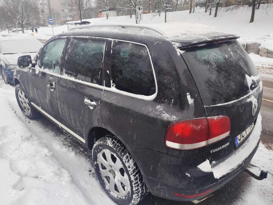 Melns Volkswagen Touareg 2007 Viļņa, ar dzinēja tilpumu 2.97 L un nobraukumu 350 tūkst. km par 2450 €, foto 4 vietnē AUTOMOTO.COM.LV