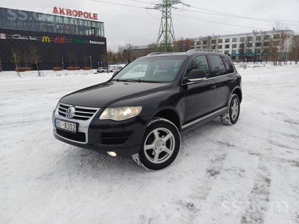 Melns Volkswagen Touareg 2007 Rīga, ar dzinēja tilpumu 3.00 L un nobraukumu 261 tūkst. km par 5500 €, foto 1 vietnē AUTOMOTO.COM.LV