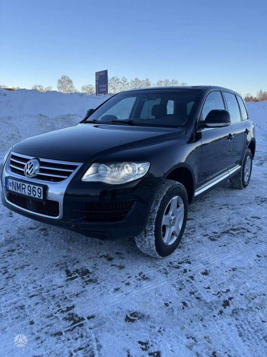 Black Volkswagen Touareg 2007 in Vilnius, with an engine capacity of 2.46 L and mileage of 263 thousand km for 350 €, photo 6 on AUTOMOTO.COM.LV