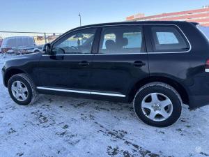 Black Volkswagen Touareg 2007 in Vilnius, with an engine capacity of 2.46 L and mileage of 263 thousand km for 350 €, photo 7 on AUTOMOTO.COM.LV