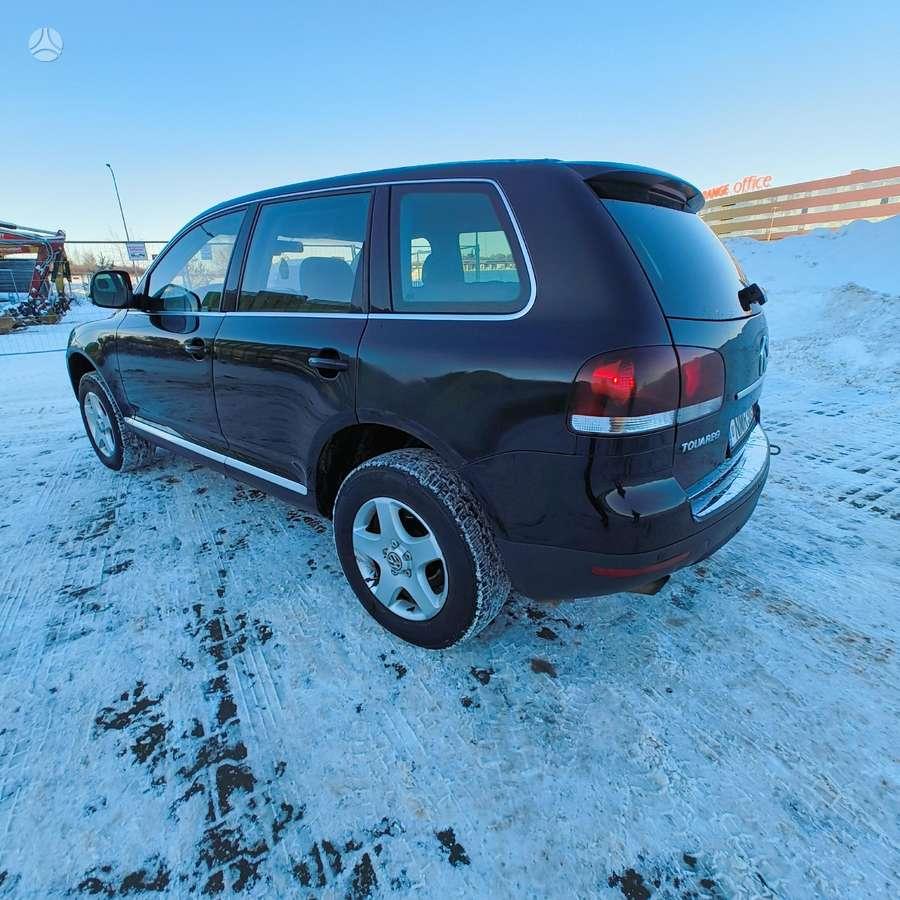 Black Volkswagen Touareg 2007 in Vilnius, with an engine capacity of 2.46 L and mileage of 263 thousand km for 350 €, photo 9 on AUTOMOTO.COM.LV