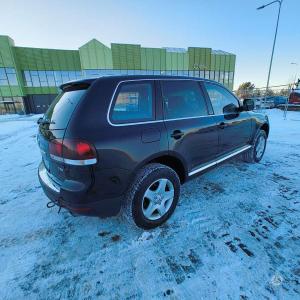 Black Volkswagen Touareg 2007 in Vilnius, with an engine capacity of 2.46 L and mileage of 263 thousand km for 350 €, photo 10 on AUTOMOTO.COM.LV